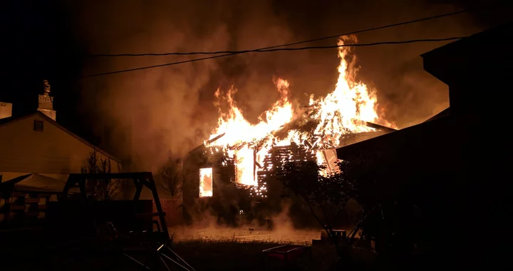 (PHOTOS,VIDEO) Early Morning Fire in Downtown Garberville Threatens ...