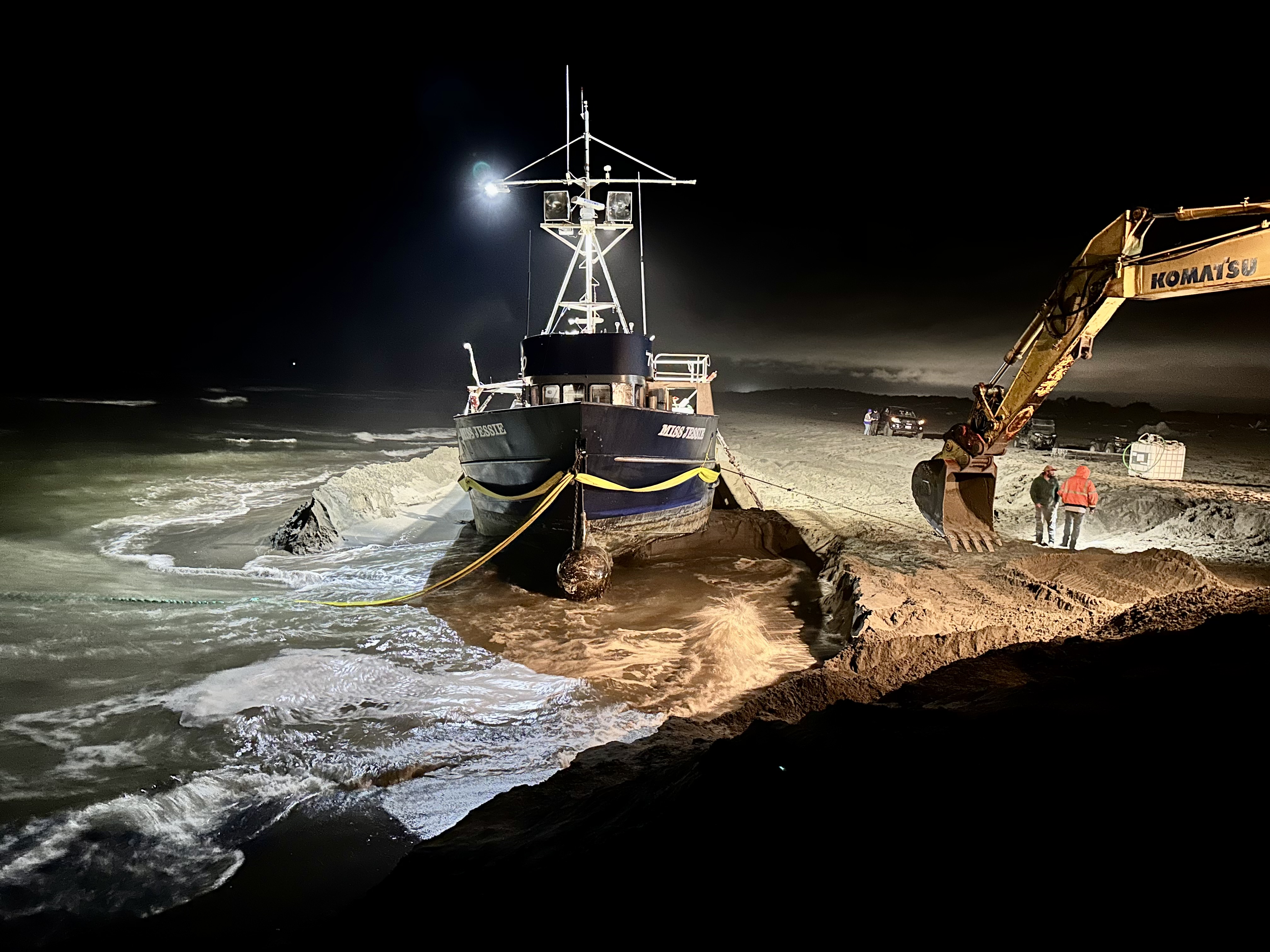 (FOTOS) El varadero y rescate del buque pesquero Miss Jessie, que ...