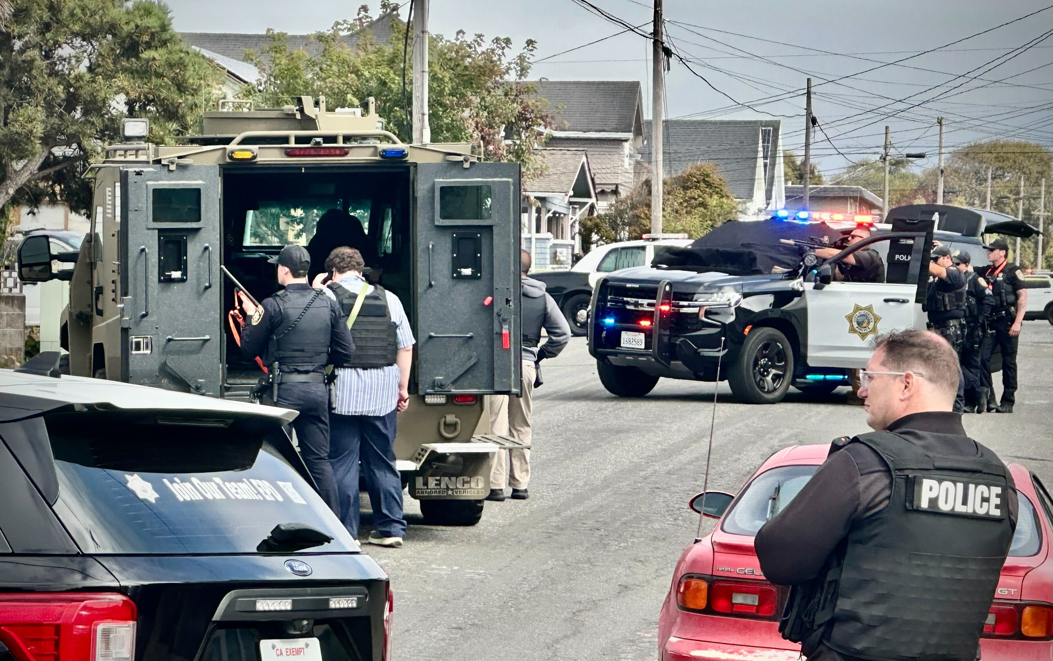 Yesterday's Police Standoff on Hawthorne Ends After SWAT Team, K-9 Unit ...